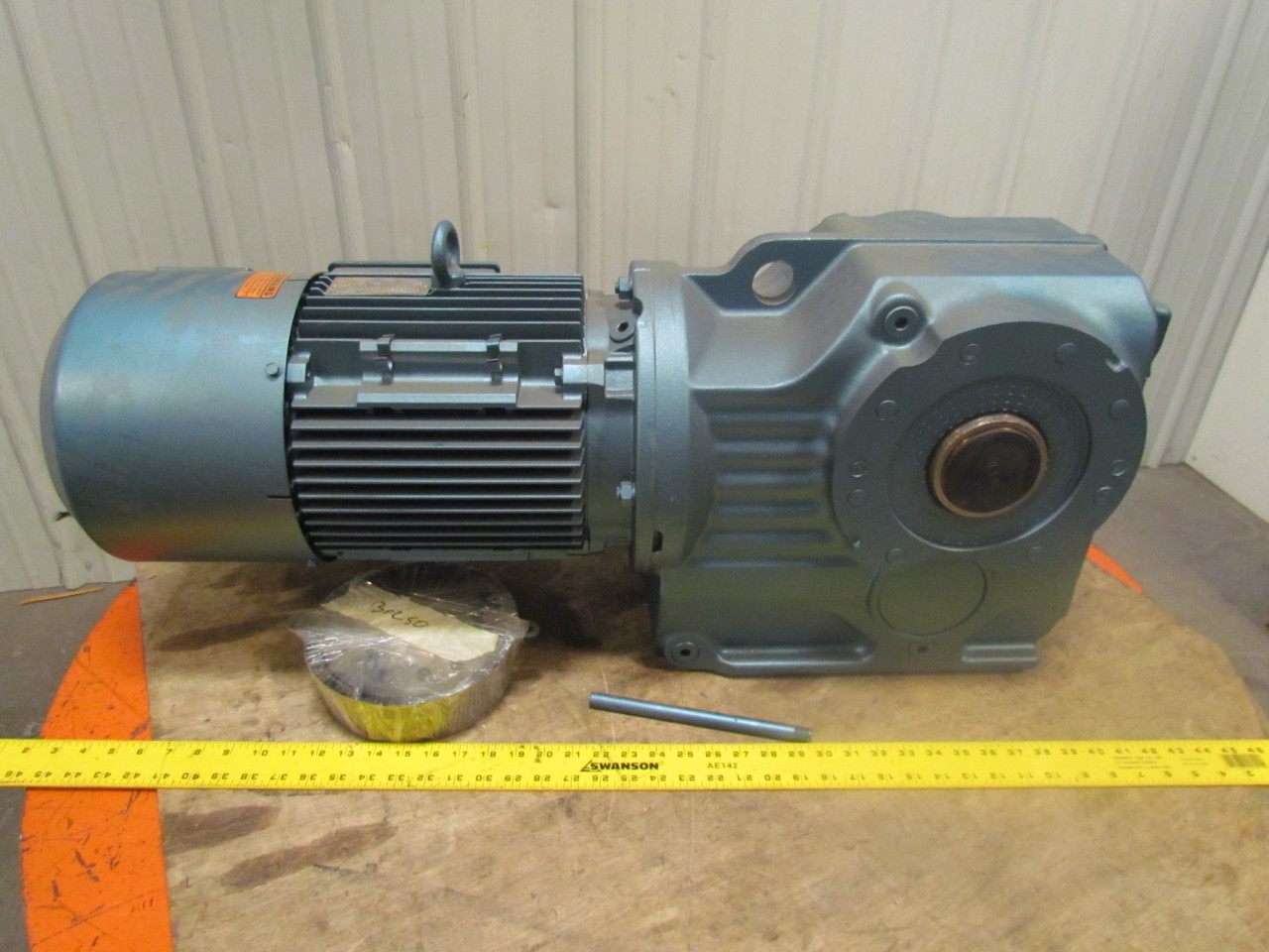 SEW EURODRIVE DFV132M8 4BM15HR Motor Gearbox Speed Reducer 460VAC 140 