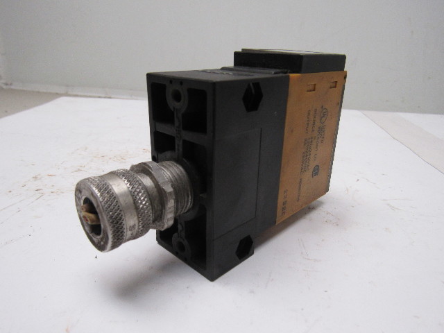 Omron E3B2-D2M4-US Photoelectric Sensor Switch | Bullseye Industrial Sales