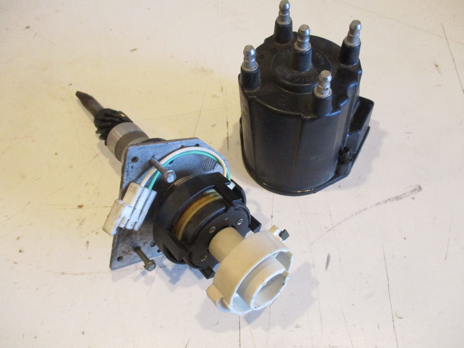 817377 Mercruiser 140 HP 3.0 Liter 4 Cyl EST Distributor Missing Module ... 817377 Mercruiser 140 HP 3.0 Liter 4 Cyl EST Distributor Missing Module ...