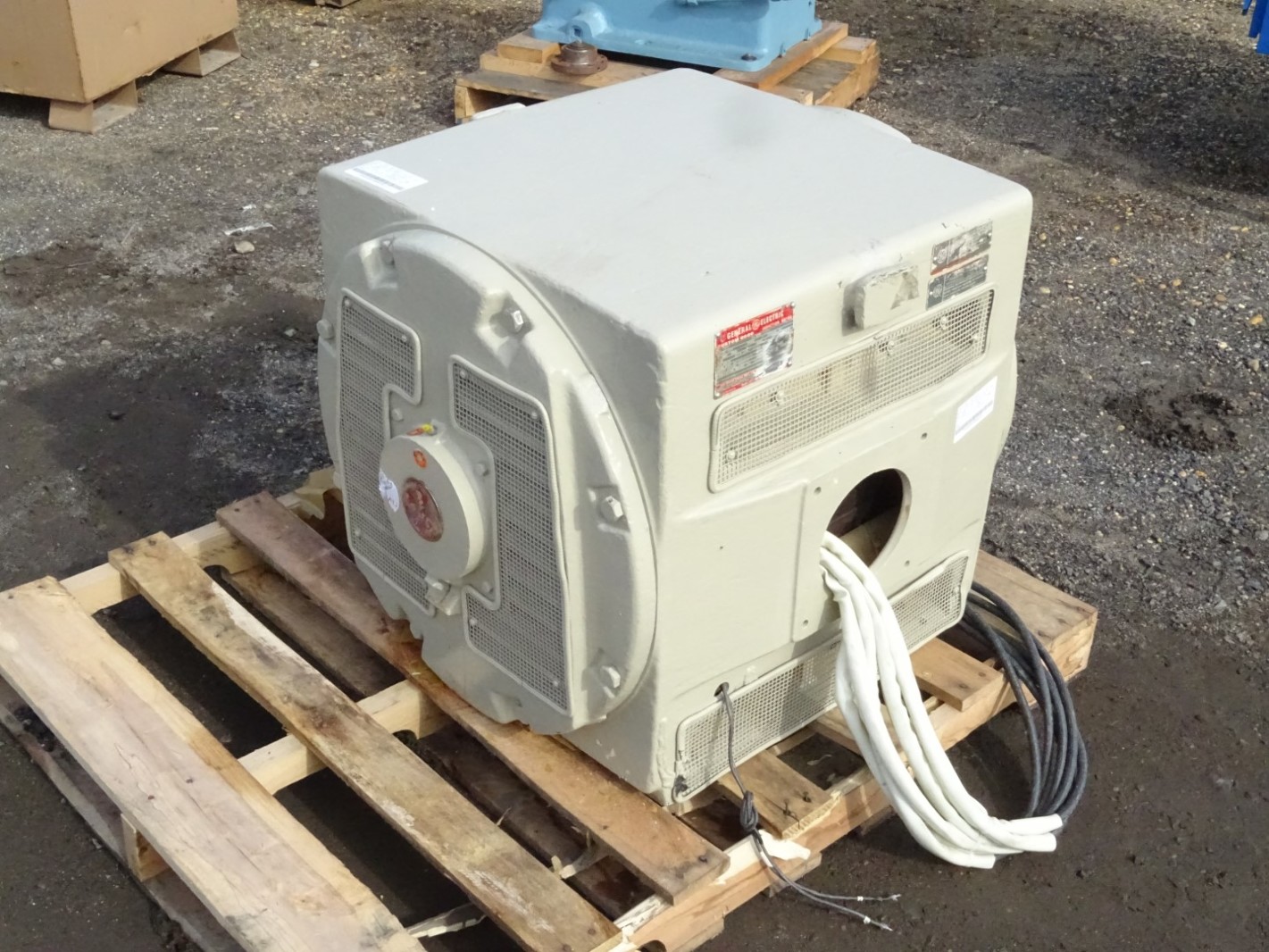 General Electric Custom 8000 Induction Motor, 250HP 440v , 5K814316A62 ...
