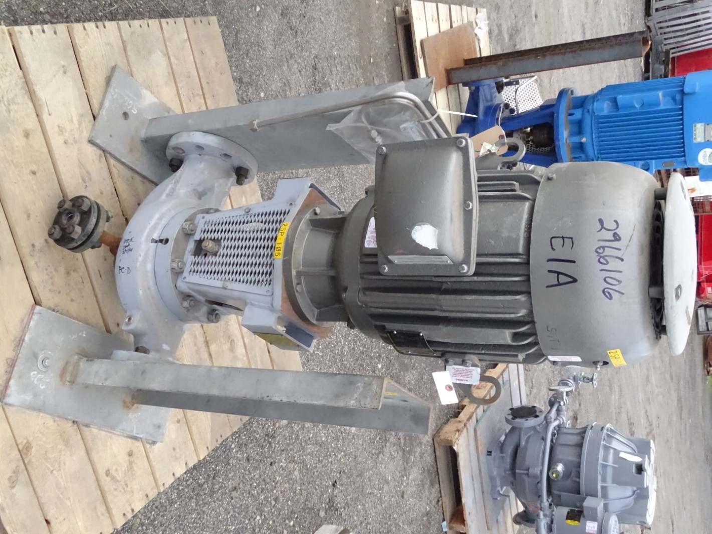 SPX ClydeUnion vertical in-line centrifugal pump 150 GPM, 2 x 3 x 7 VLK ...