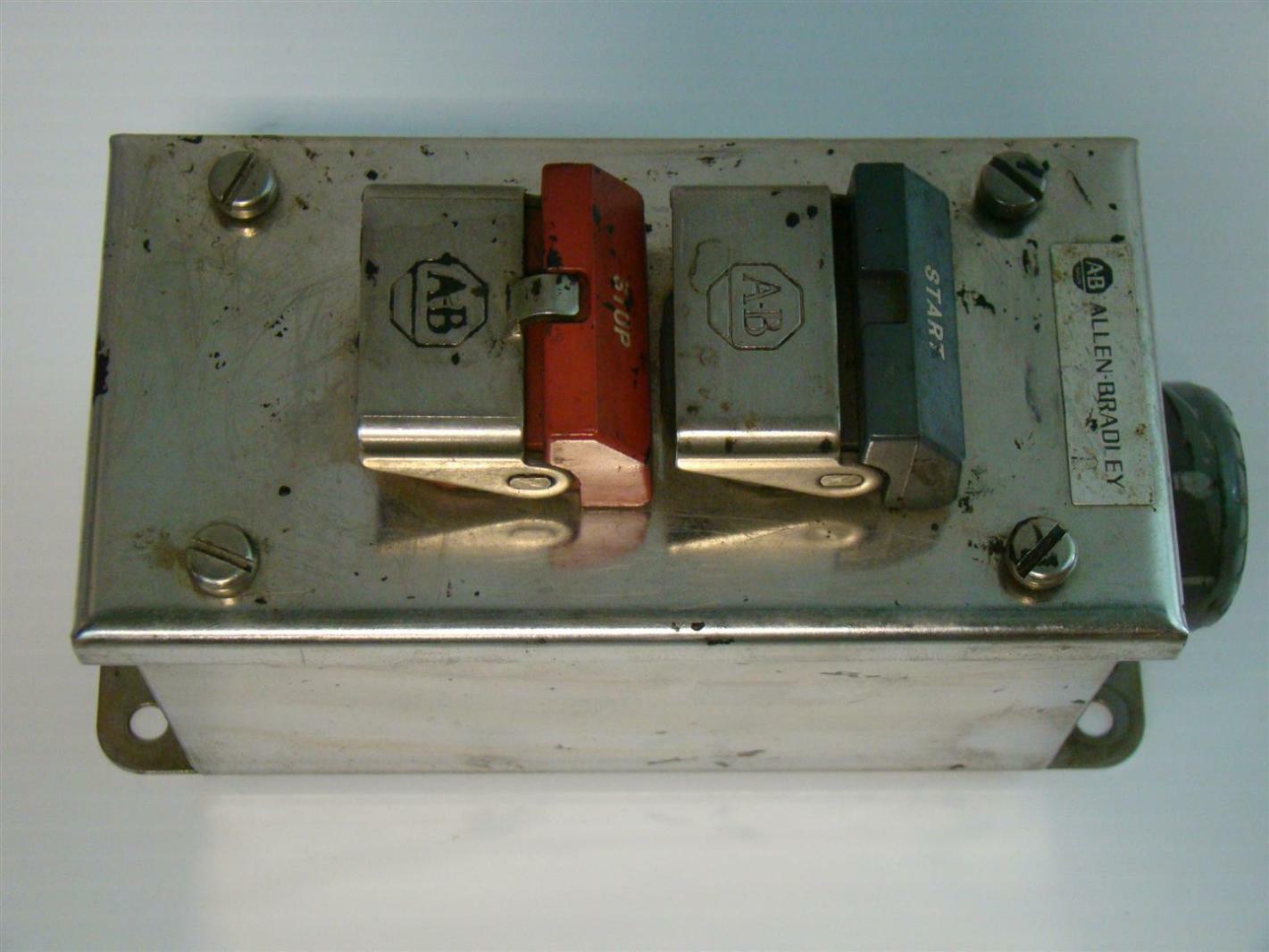 Allen-Bradley Stainless PUSHBUTTON STATION 2HOLE 30.5MM 600VAC 10AMP ...