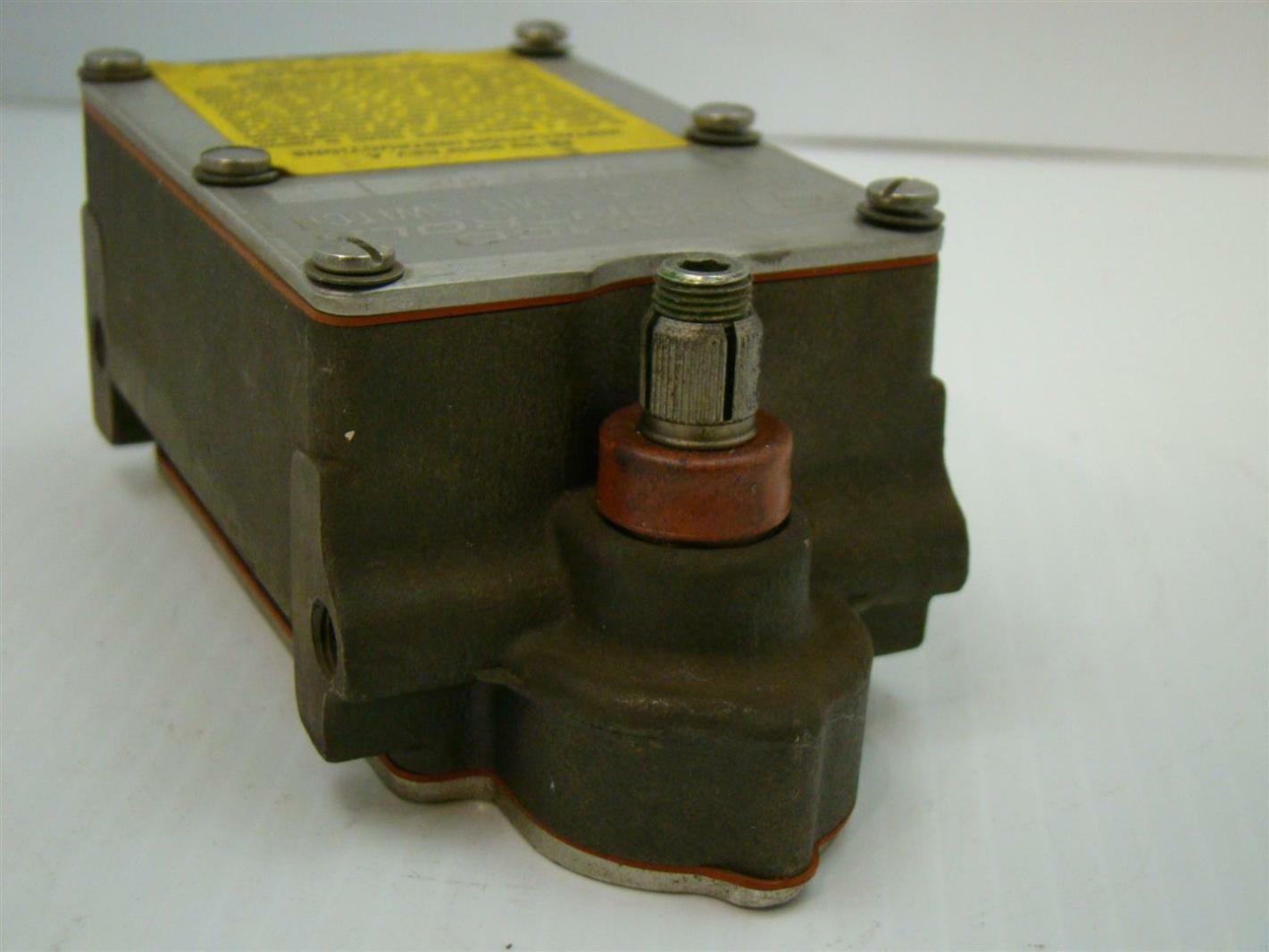 Namco Controls Snap-Lock Limit Switch 180 11302 | Joseph Fazzio ...