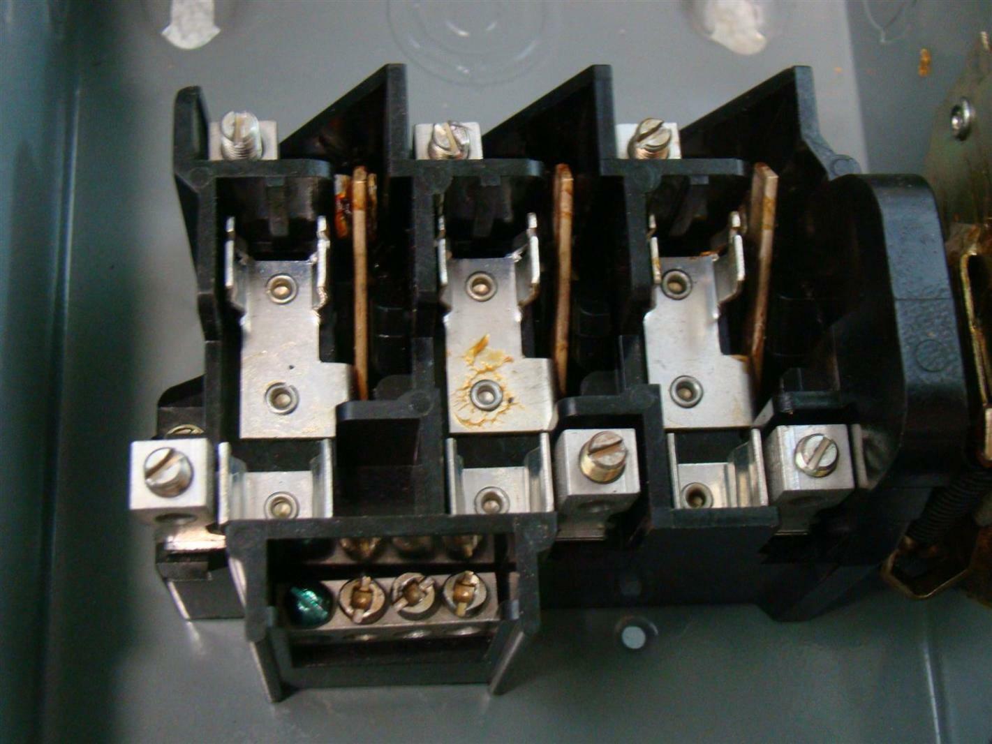 Square D Safety Switch 30A 240Vac D321N | Joseph Fazzio, Incorporated