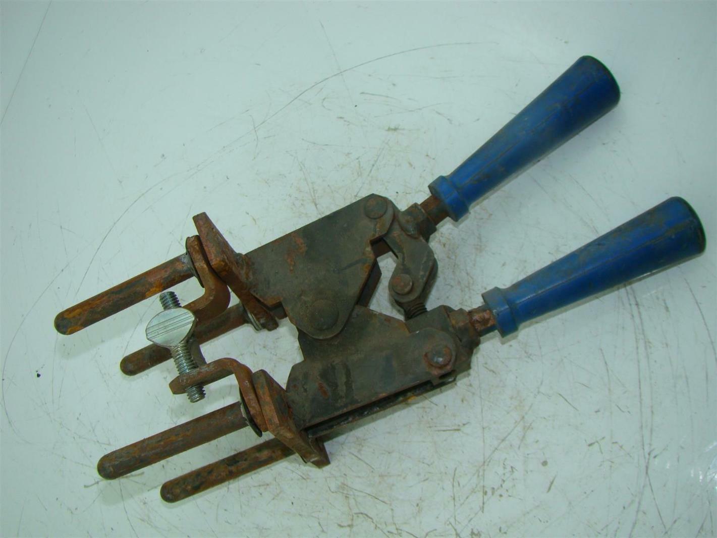 CADWELD HOLDING CLAMP 2.5" | Joseph Fazzio, Incorporated