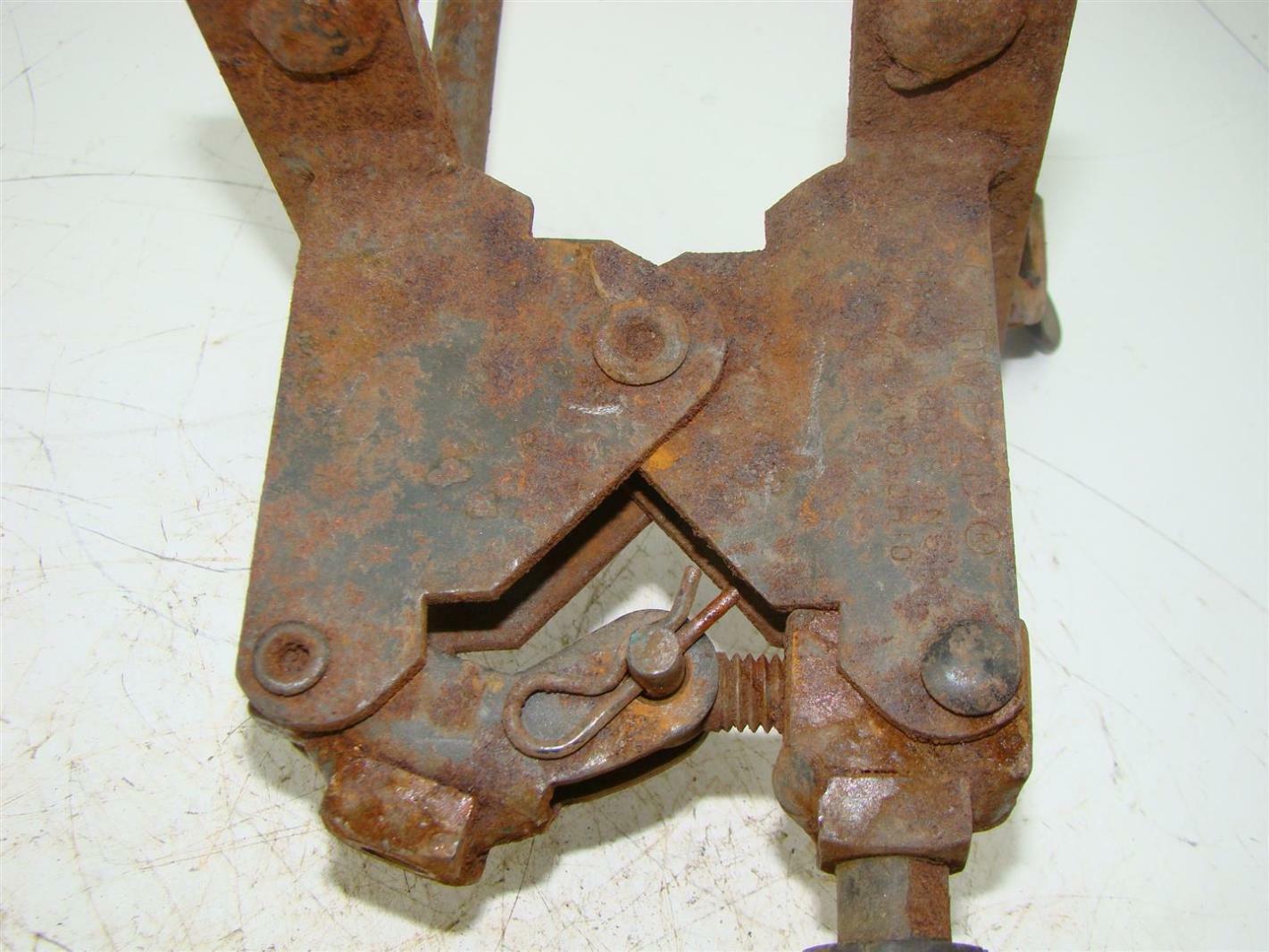 CADWELD HOLDING CLAMP 3" MISSING HANDLE | Joseph Fazzio, Incorporated