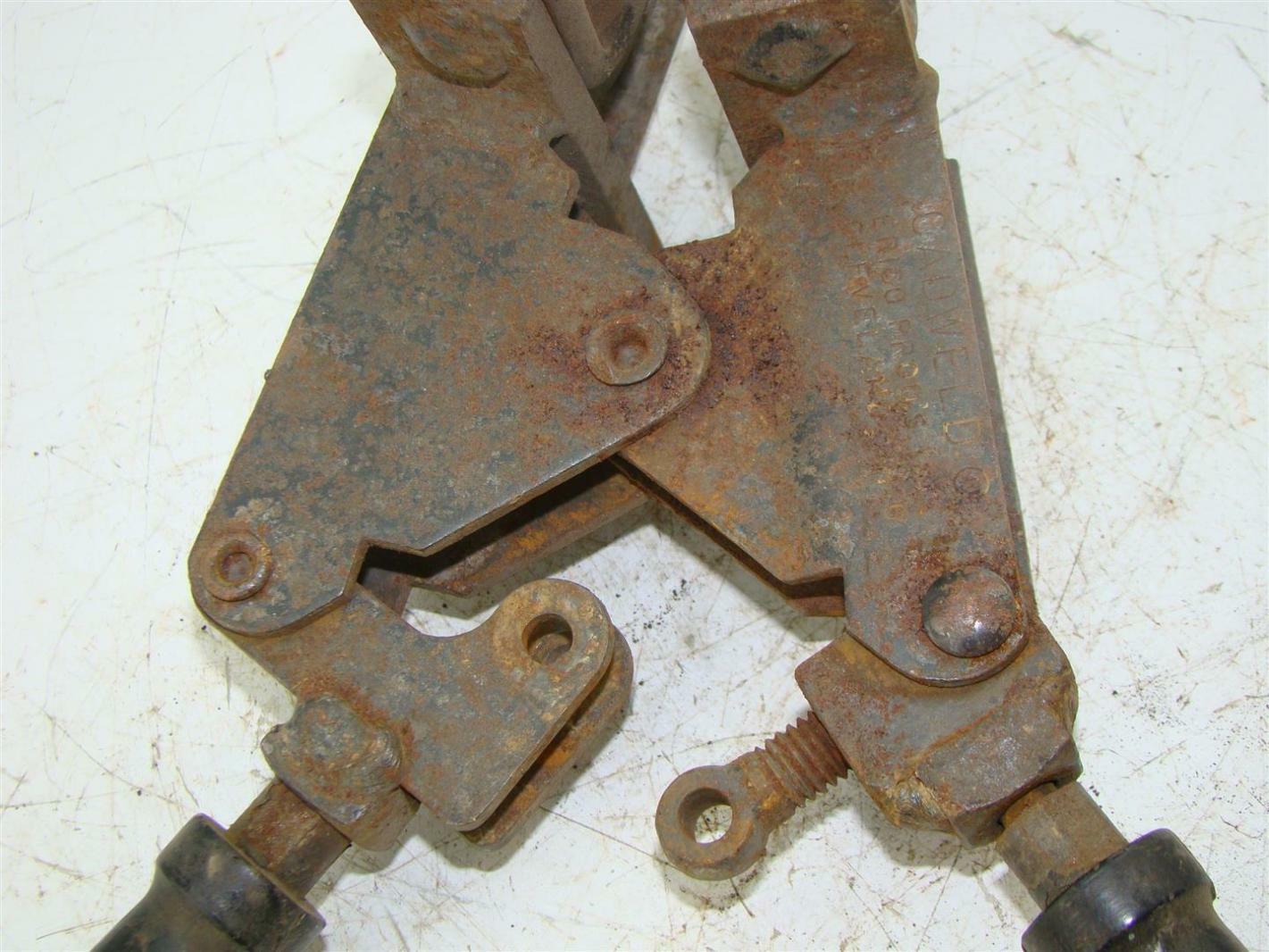 CADWELD HOLDING CLAMP 2.5" | Joseph Fazzio, Incorporated