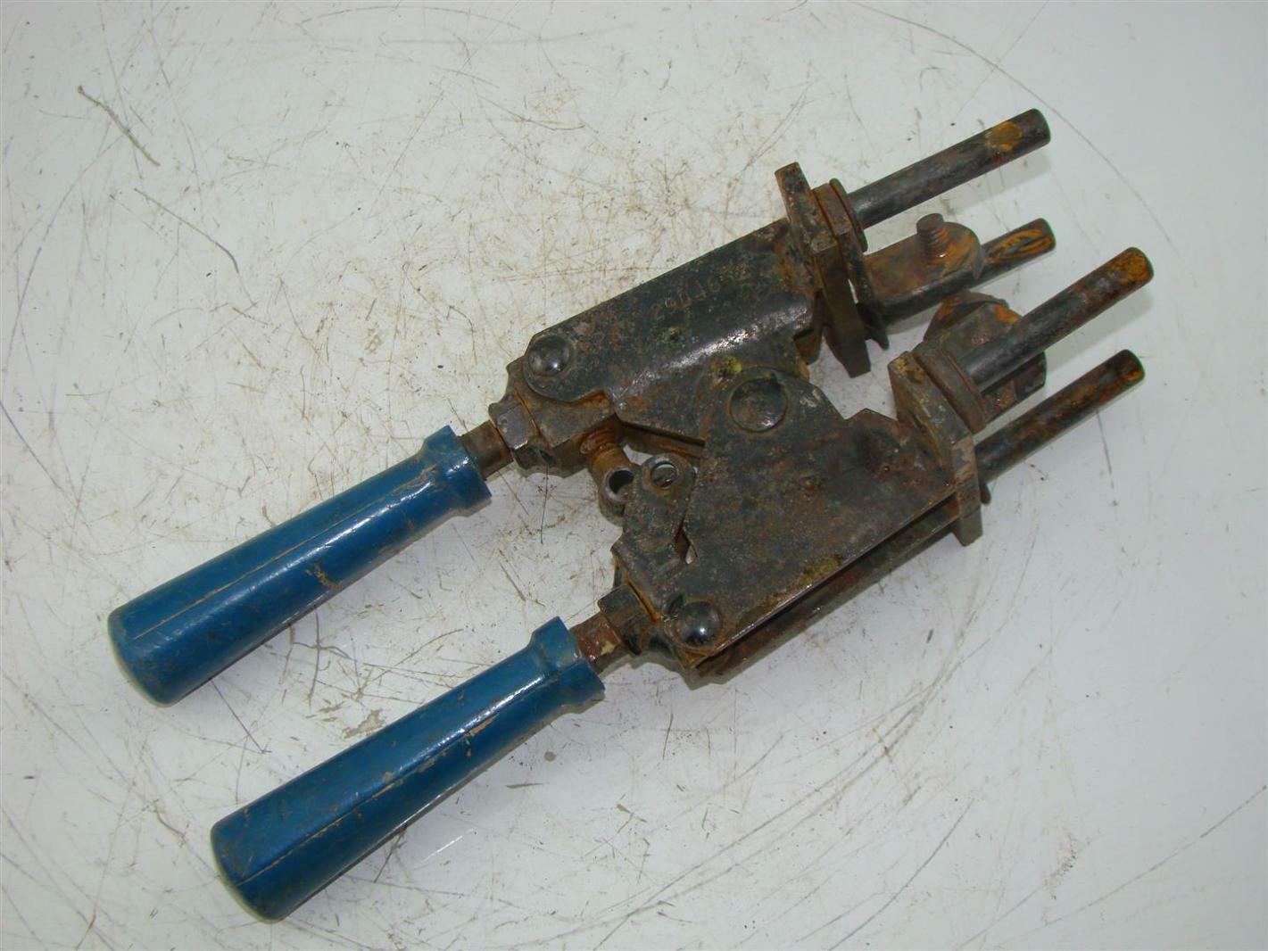 CADWELD HOLDING CLAMP 2.5" | Joseph Fazzio, Incorporated