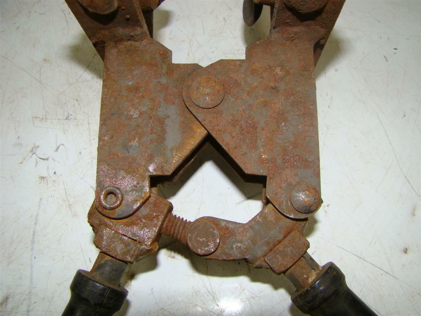 5 - CADWELD HOLDING CLAMP 2.5" | Joseph Fazzio, Incorporated