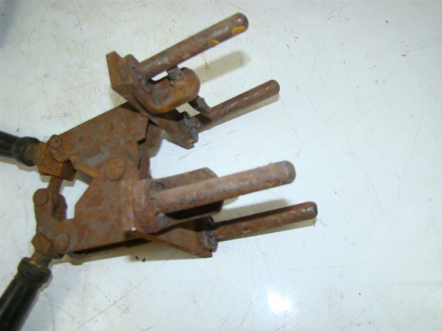 5 - CADWELD HOLDING CLAMP 2.5" | Joseph Fazzio, Incorporated