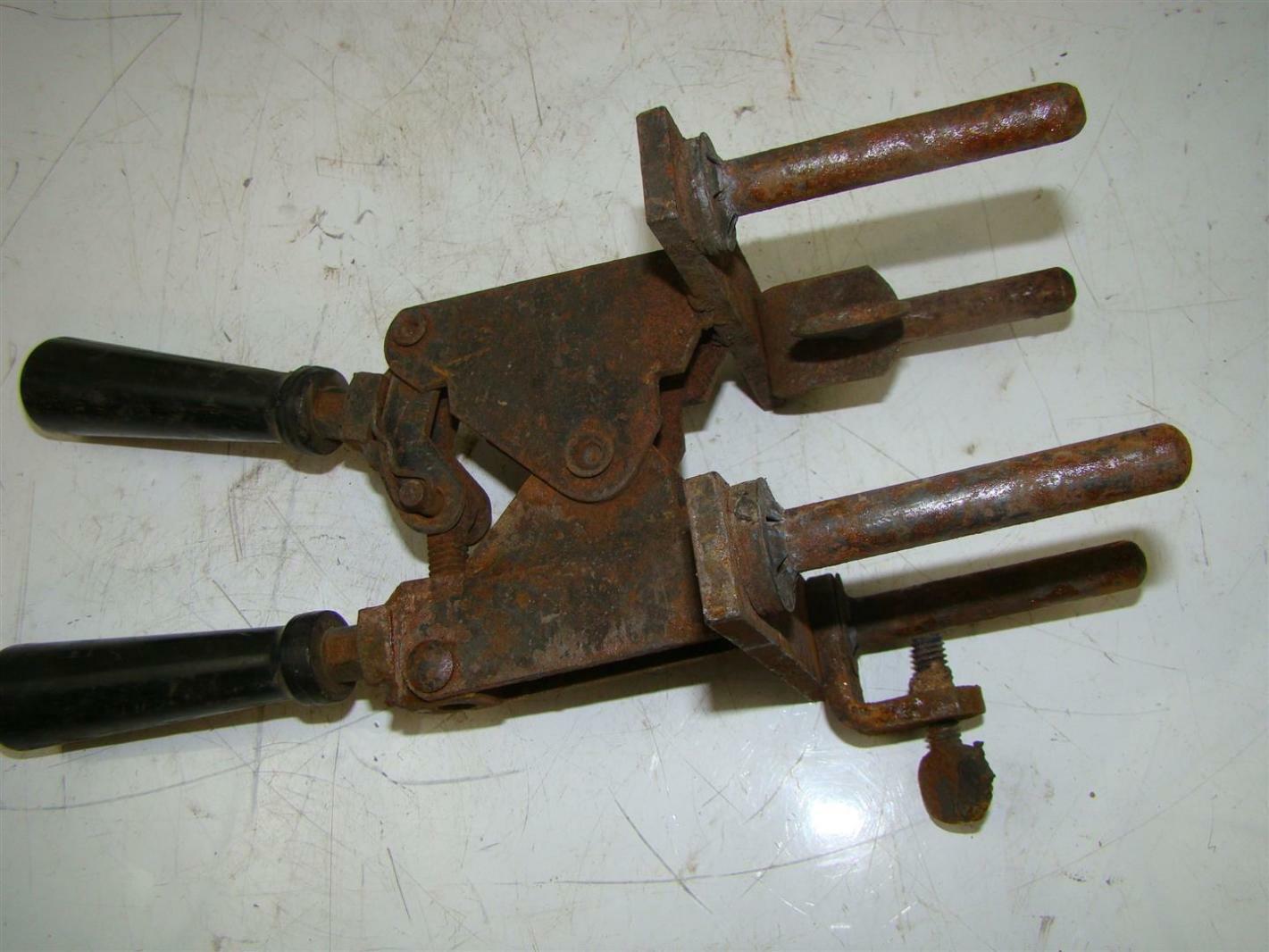 5 - CADWELD HOLDING CLAMP 2.5" | Joseph Fazzio, Incorporated