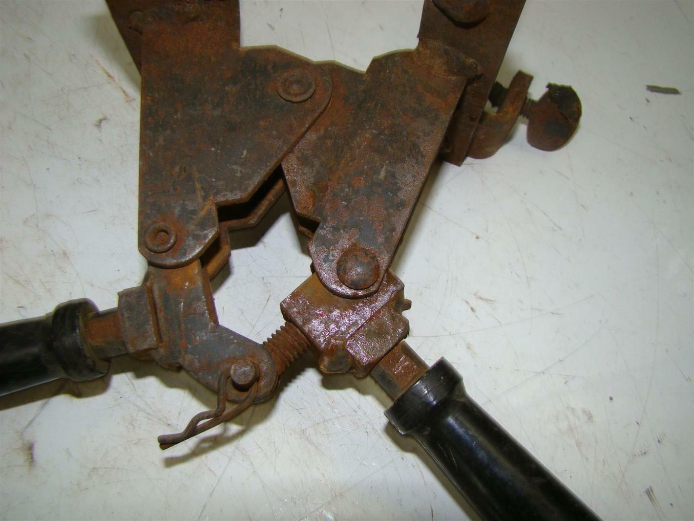 5 - CADWELD HOLDING CLAMP 2.5" | Joseph Fazzio, Incorporated