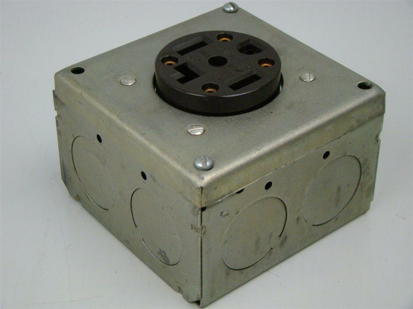 Slater 30A Receptacle Outlet 125/250V | Joseph Fazzio, Incorporated