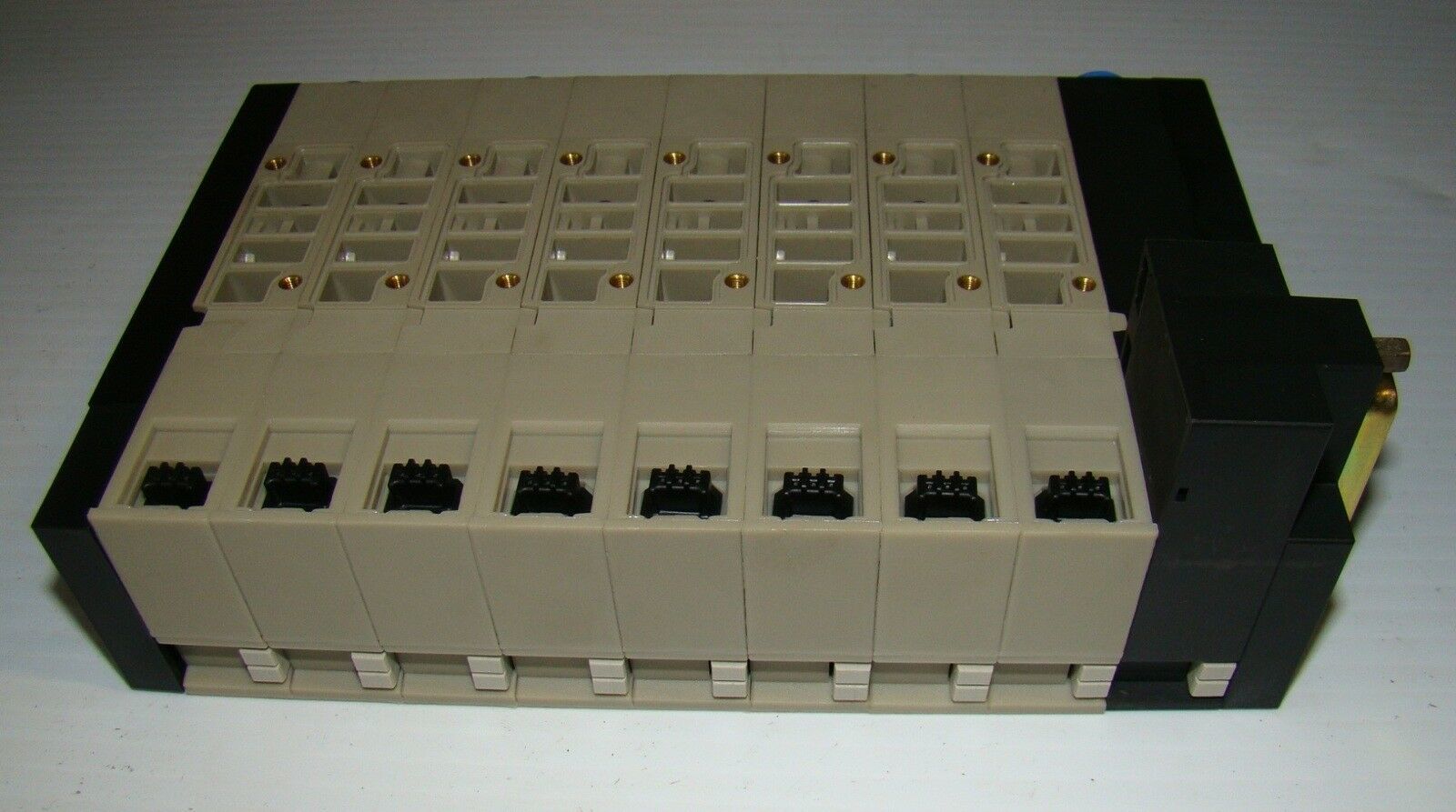 SMC DIN Rail Mount, Plug-in Manifold, Metric, VV5Z5-45FD-08-C6C ...