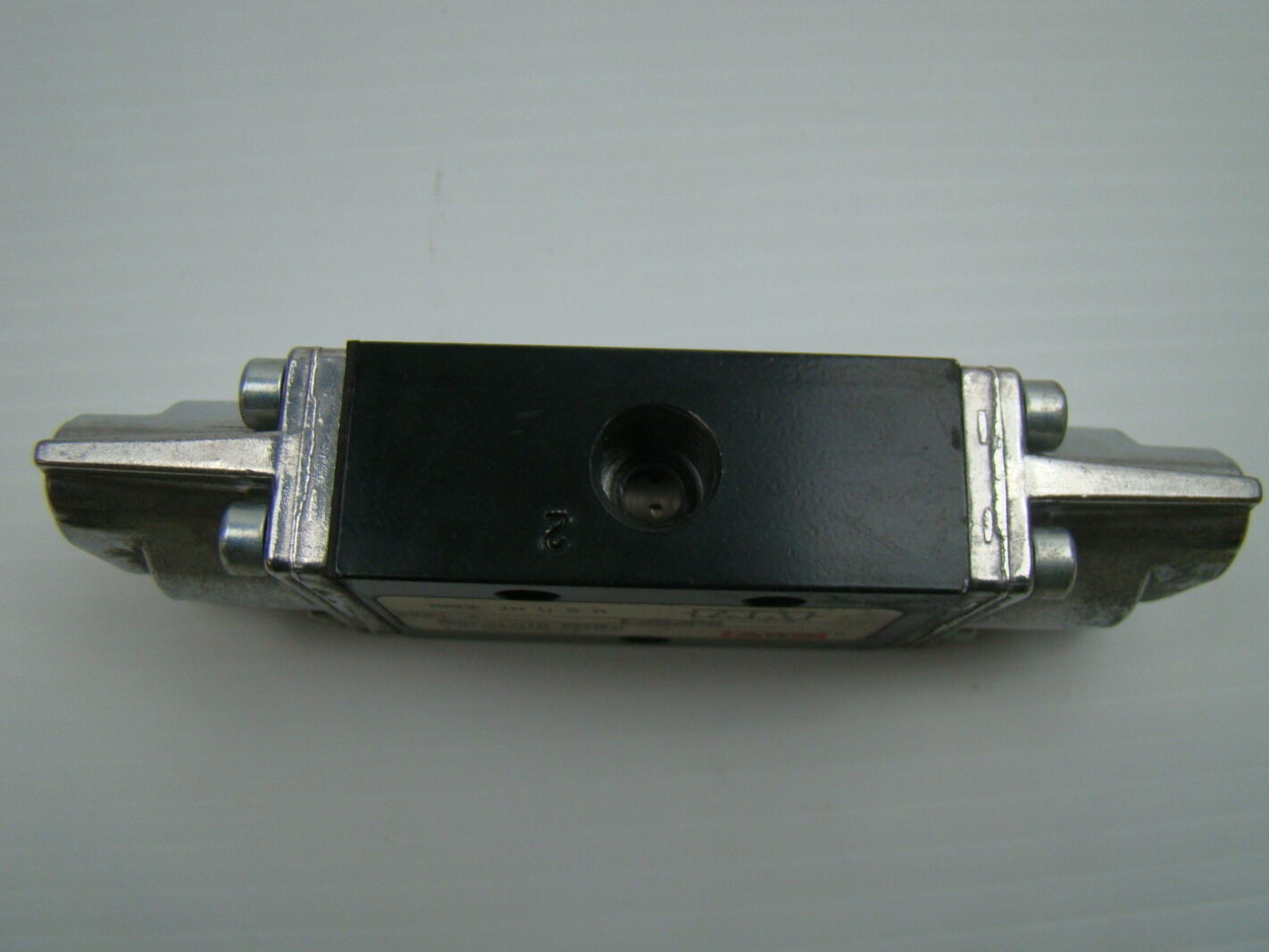 ARO Pneumatic 3 Way Pilot Valve E252PS | Joseph Fazzio, Incorporated