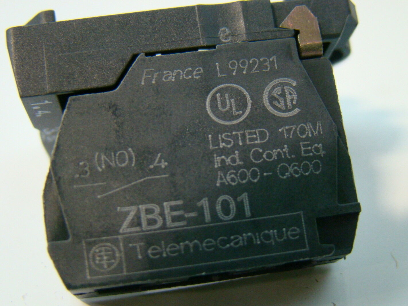 Telemecanique Mounting Base with Contact Block ZB5AZ101 | Joseph Fazzio ...