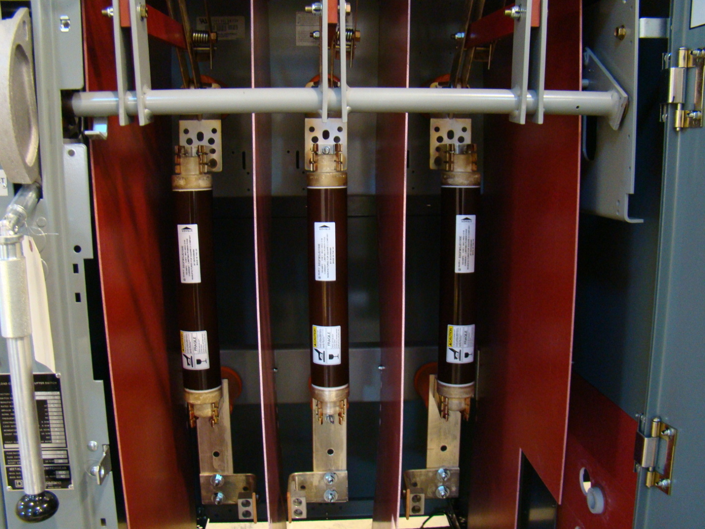 750 kva Square D Transformer HV 4160 3x LV 416Y/240 & 600a HVL Switch