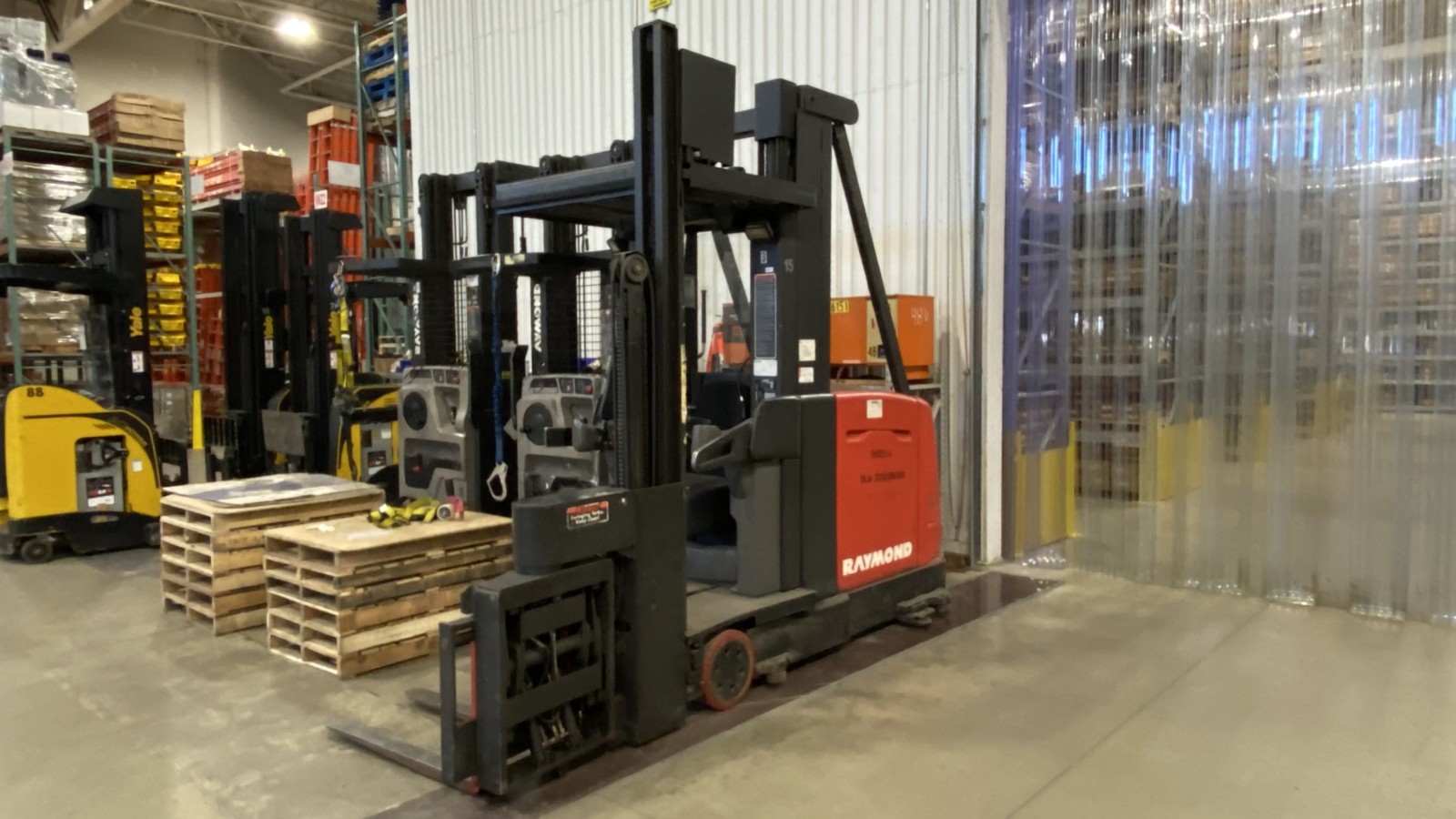 RAYMOND Swing-Reach 3,000 LB. Turret Truck Forklift SA-CSR30T | Joseph ...