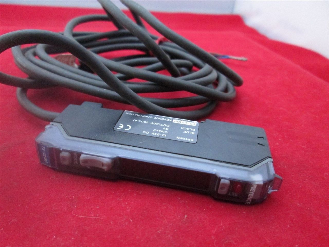 Keyence FS-V21RP Fiber Optic Sensor | Process Industrial Surplus