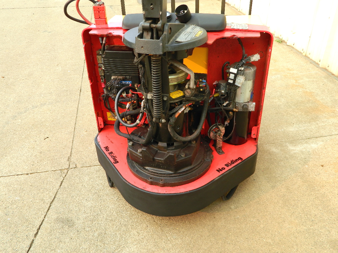 2005 Raymond 8300 Electric Pallet Jack 24V w/ Built-in Battery Charger ...