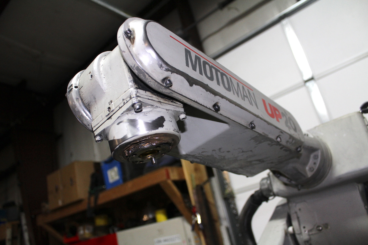 Motoman UP20 Six Axis Robot 20Kg Payload XRC 2001 Control, Teach ...