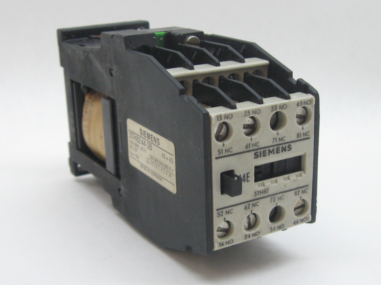 Siemens 3TH82 44-3B Contactor 24VDC Coil Voltage