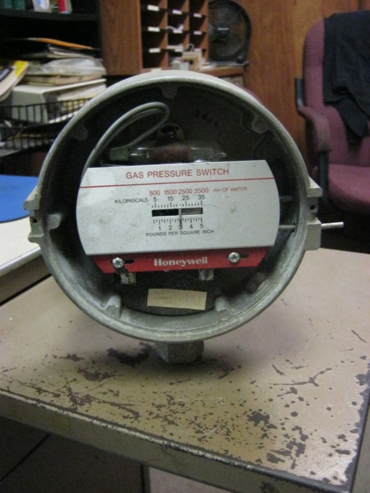 Honeywell Gass Pressure Switch | Daves Industrial Surplus LLC