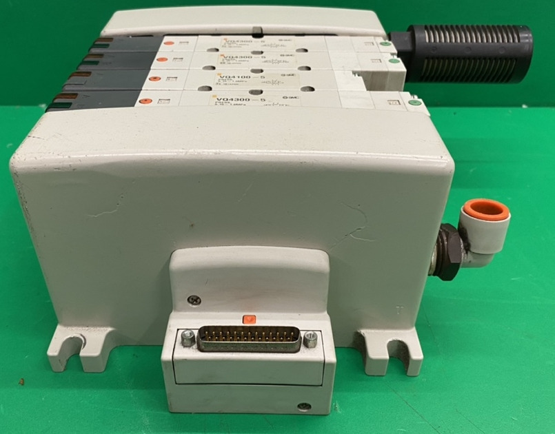 SMC Valve Manifold With (3)-VQ4300-5 and (1) -VQ4100-5 | Daves ...