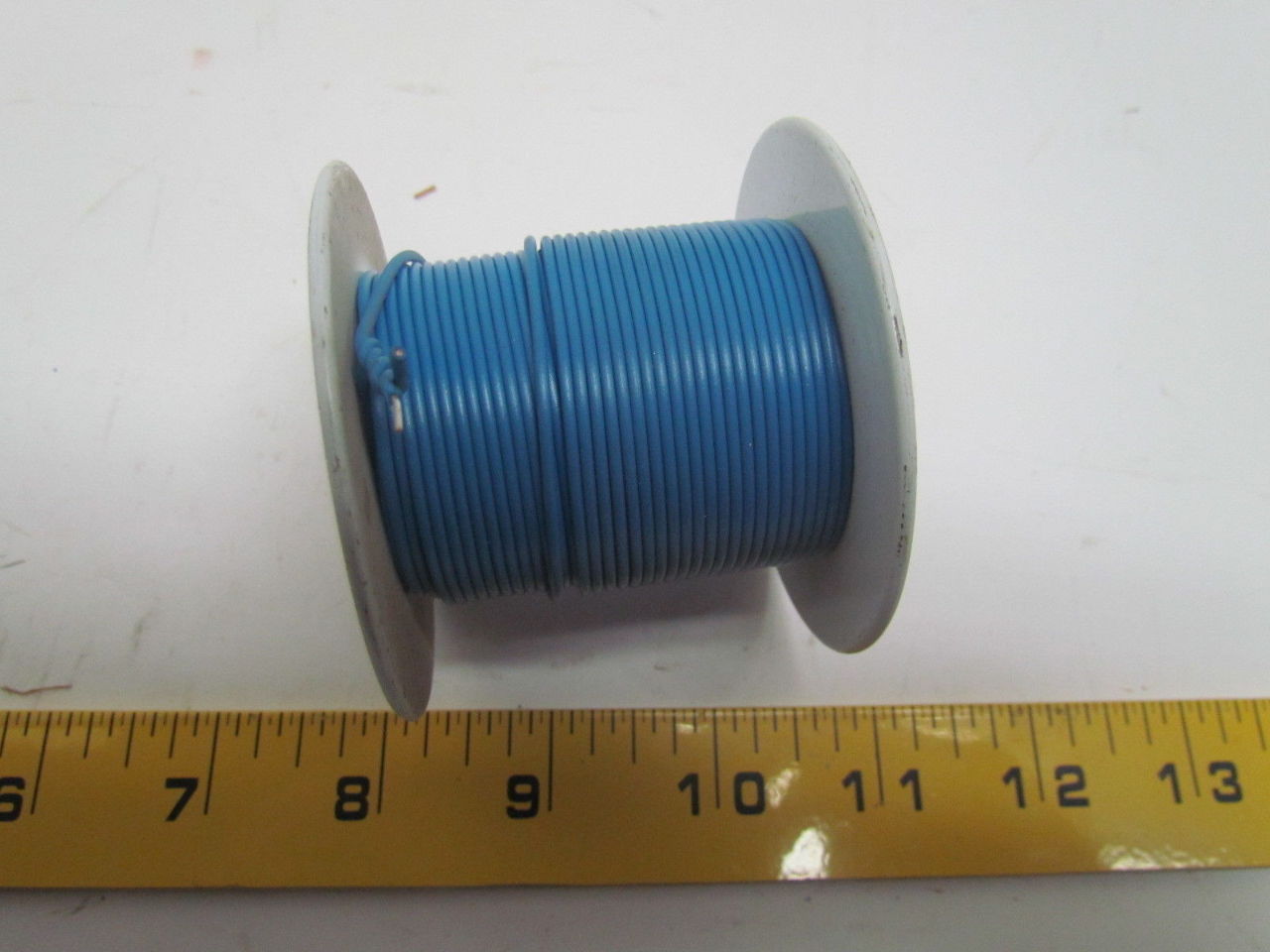 Alpha Wire 1561 22 AWG Solid Wire PVC Ins 80 C 1000 Volt 100 Ft-Blue