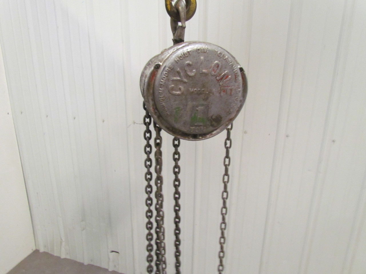 CM Cyclone Model M 1 Ton Manual Chain Fall Hoist 9'Lift 2000lb Lifting ...