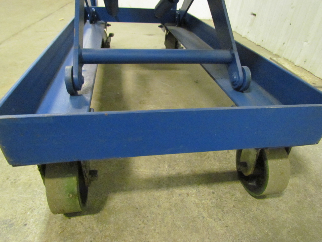 Heavy Duty Self Leveling Scissor Lift Cart 20"x40" Table Size 32" Height