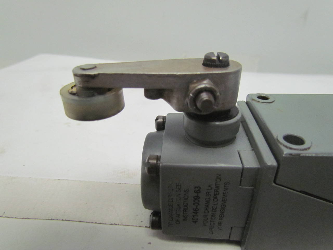 A-B Allen Bradley 802T-AP Roller Arm Lever Limit Switch Oiltight 1/2 ...