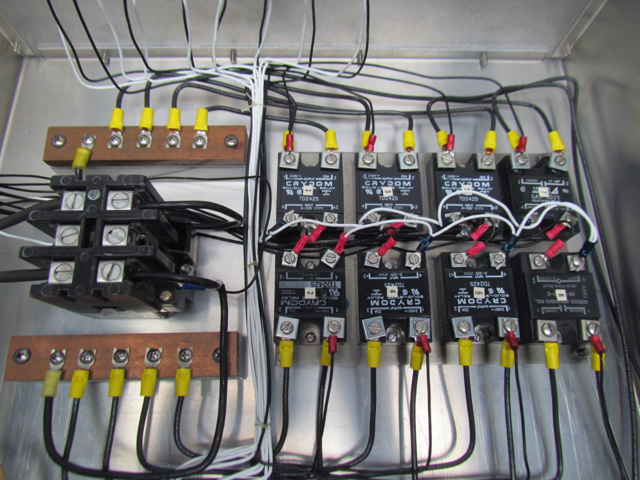 Rack Mount Switched 115V Power Distribution Unit 2 Circuits 8 Duplex ...