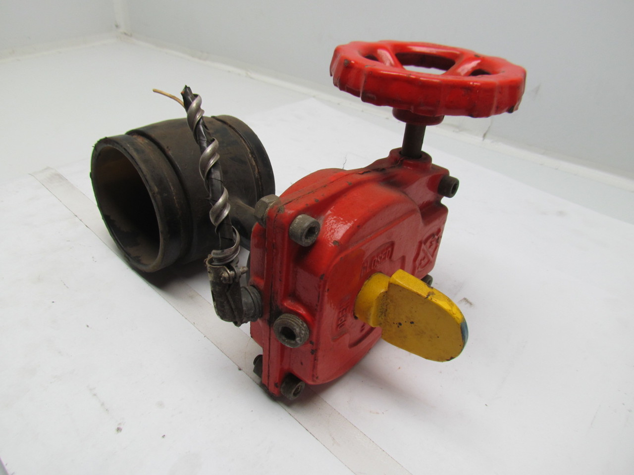 Kennedy BFV-GI19908 4" Grooved Butterfly Valve W/Tamper & Auxiliary Switch