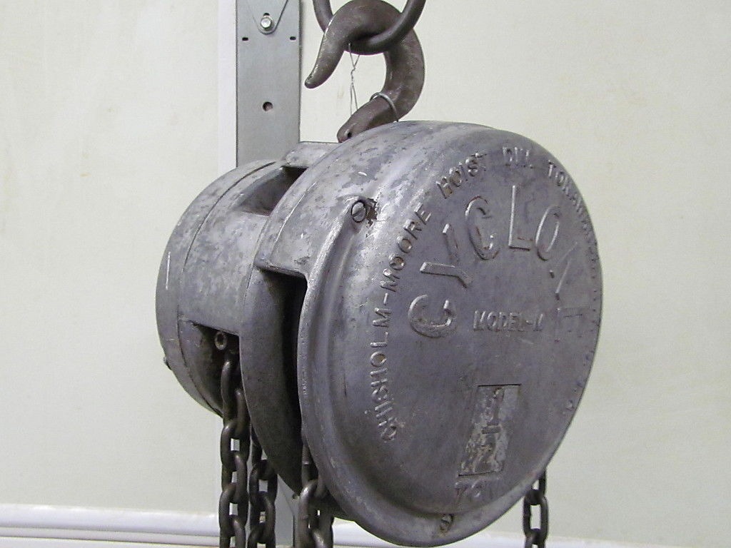 1/2 Ton CM Cyclone Manual Chain Fall Hoist 7' 6" of Lift 1000 lb ...