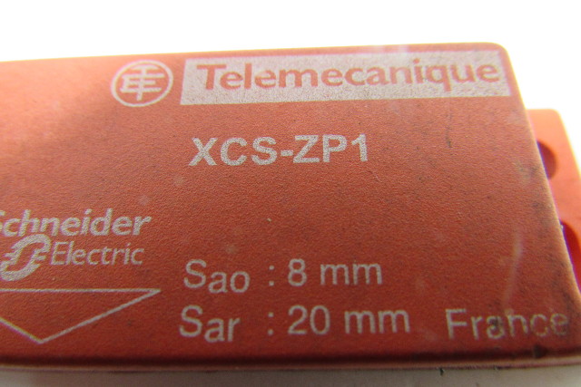 Telemecanique XCS-ZP7012 & XCS-ZP1 24V Safety Switch W/Magnet ...