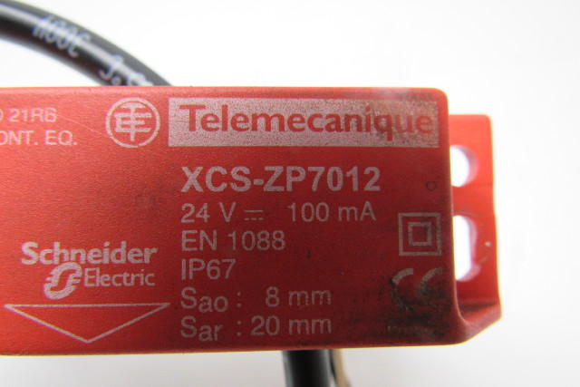 Telemecanique XCS-ZP7012 & XCS-ZP1 24V Safety Switch W/Magnet ...