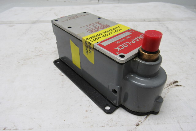 Namco EA700-55000 Double Pole Standard Limit Switch w/ Mounting Plate ...