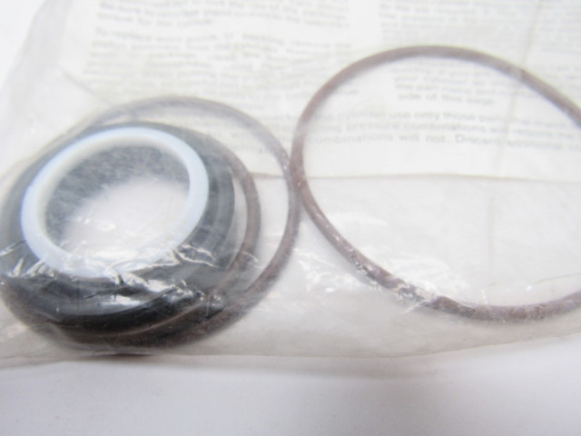 Hanna 706-00046-103 Cylinder Rod Packing Kit Viton 1" Dia. | Bullseye ...