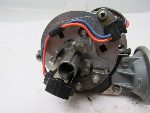 Motorcraft 9M 12 D9JE 12127 BA Ford Vacuum Advance Distributor New Old ...