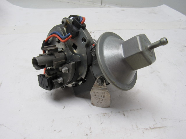 Motorcraft 9M 12 D9JE 12127 BA Ford Vacuum Advance Distributor New Old ...
