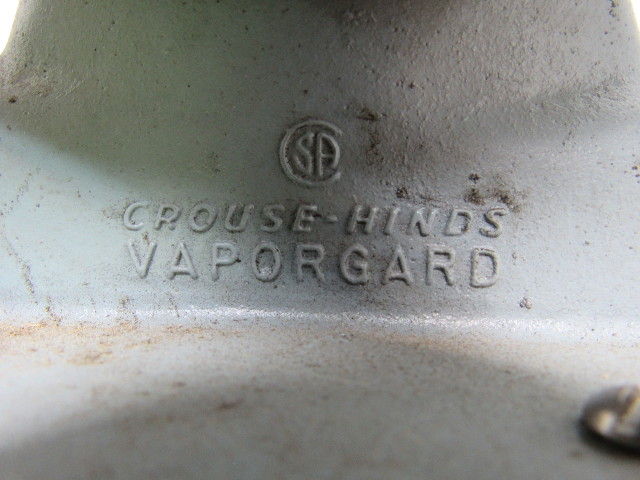 Crouse -Hinds VXB-10 Enclosed Wall Mounted Lighting Fixture 1/2 ...