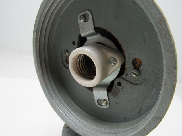 Crouse -Hinds VXB-10 Enclosed Wall Mounted Lighting Fixture 1/2 ...