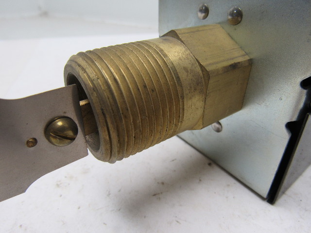 ITT FS4-3 114400 McDonnell & Miller Liquid Flow Switch 1" NPT 120-240V ...