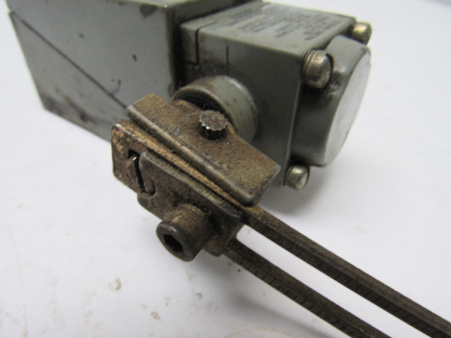 A-B Allen Bradley 802T-AP1 Ser. F Oiltight Limit Switch Side Rotary ...