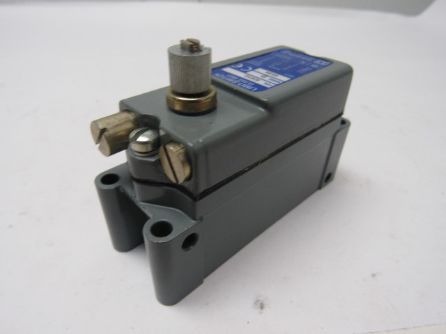 Square D 9007AW12 Ser. D Positioning/Limit Switch Arm Type | Bullseye ...