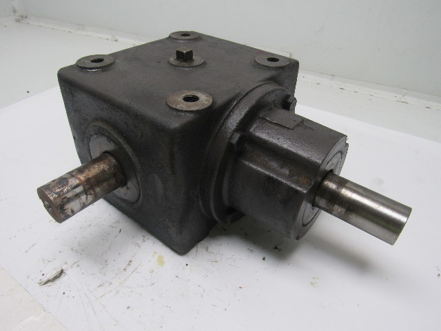 H12 Right Angle Gear Box 1:1 Ratio 1-1/4" O.D. Shafts Mounting Holes ...