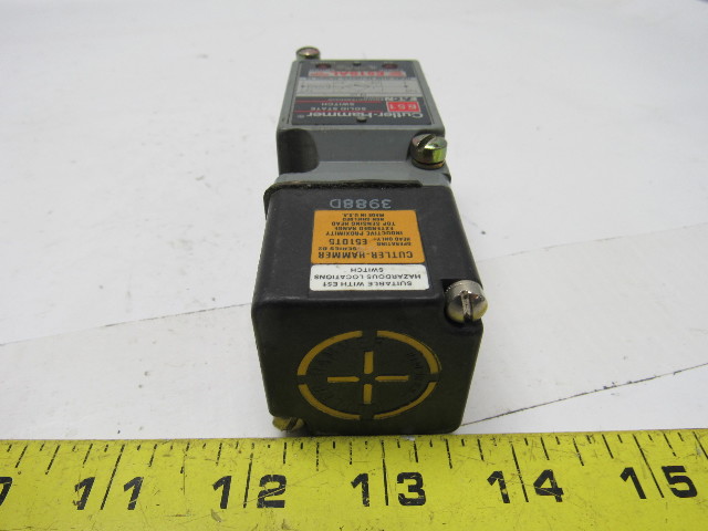 CUTLER HAMMER E51SAL & E51DT5 Proximity Switch W/ Inductive Top Sensing ...