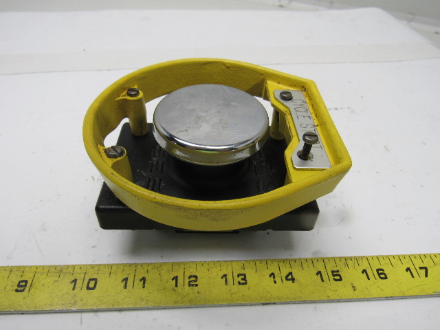 REES 600 VAC 250 VDC MAX Heavy Duty Guarded Palm Push Button Lot Of 2 ...