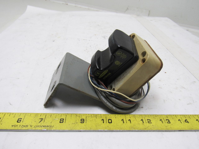 Banner OTBVN6 Momentary Action Optical Touch Button W/Mtg Bracket 24VDC ...